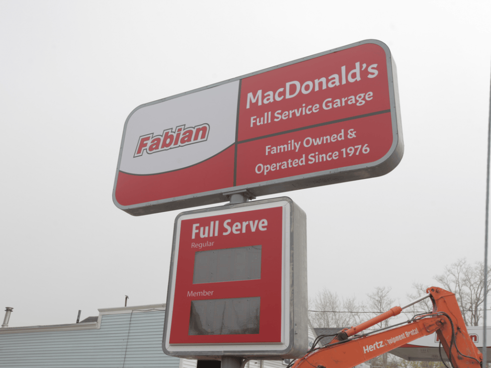 Gas Stations & Convenience Stores - Burr Signs